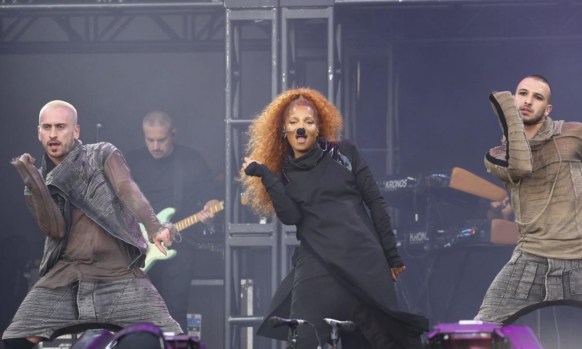 Janet Jackson and Nelly wow St. Louis crowd