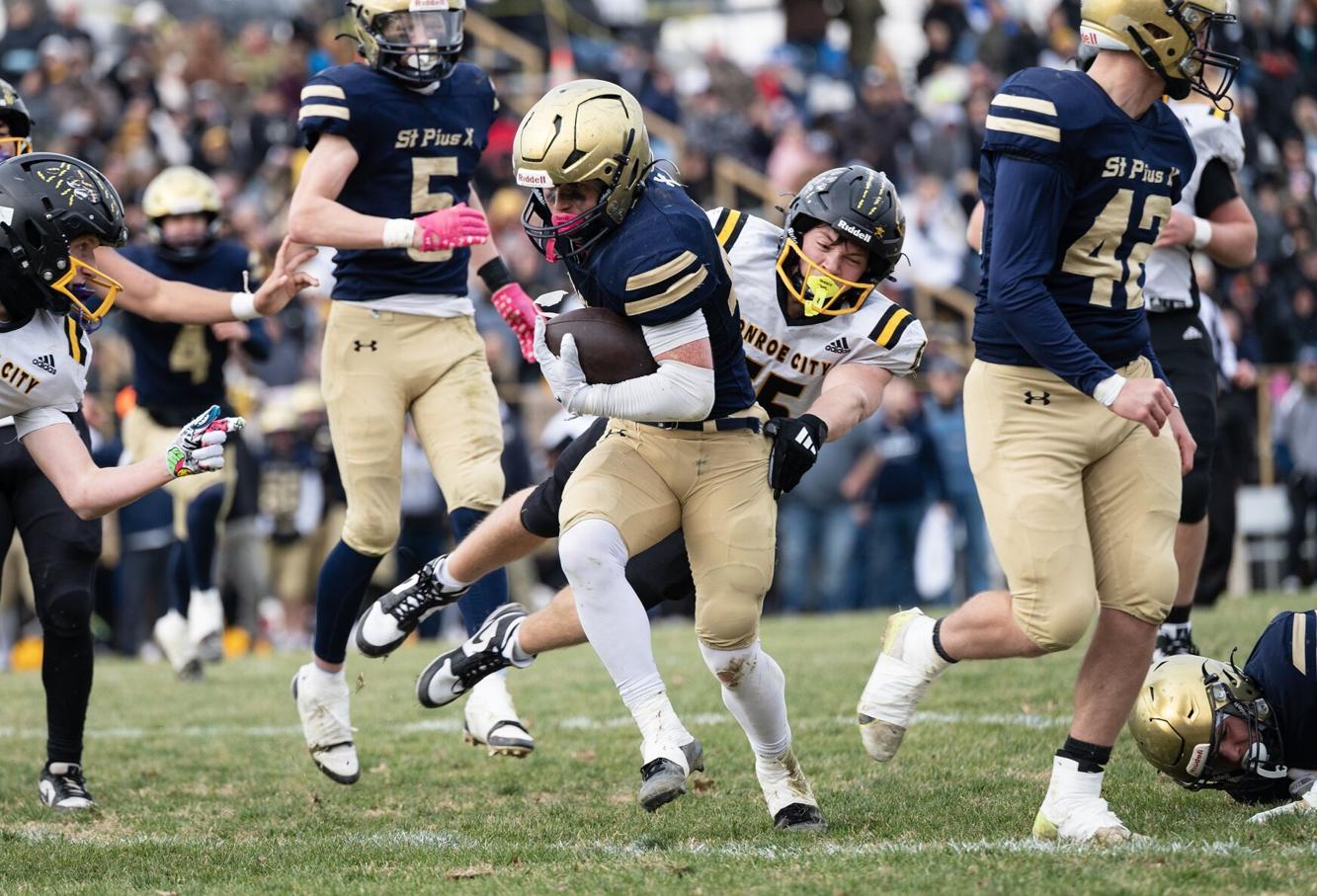 Class 2 football state semifinal: St. Pius X 40, Monroe City 36