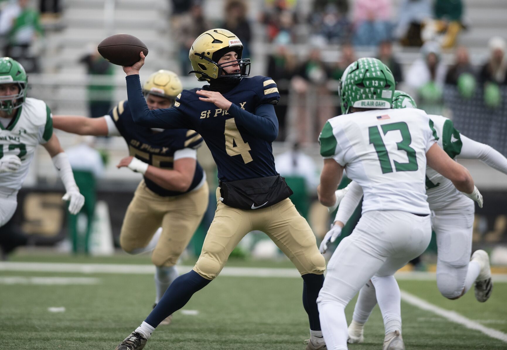 Blair Oaks overpowers St. Pius X in Class 2 football state championship ...