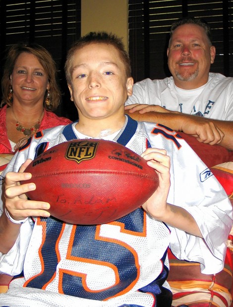 Brush with football star helps teen tackle sickness | Local Illinois ...