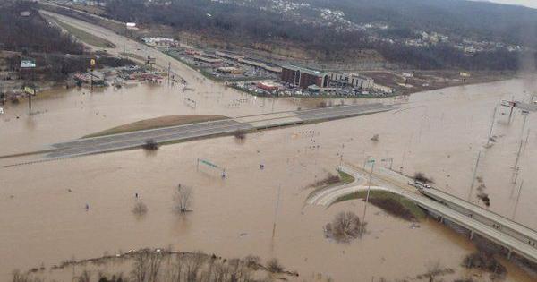Flood closes 24-mile stretch of Interstate 44 west of 270