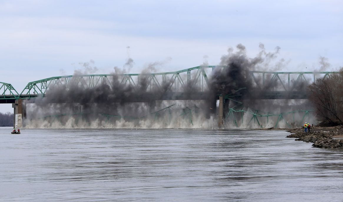 Blast fells old westbound Boone Bridge span | Metro | stltoday.com