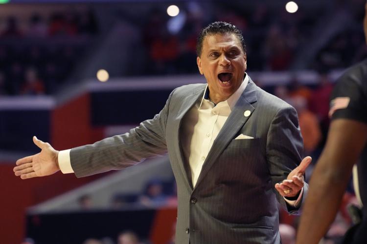 Brad Underwood raves about Illinois basketball's new starters Dain ...