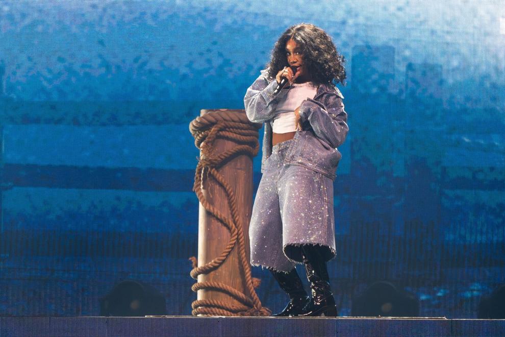 SZA sizzles, shines in sold-out St. Louis homecoming show