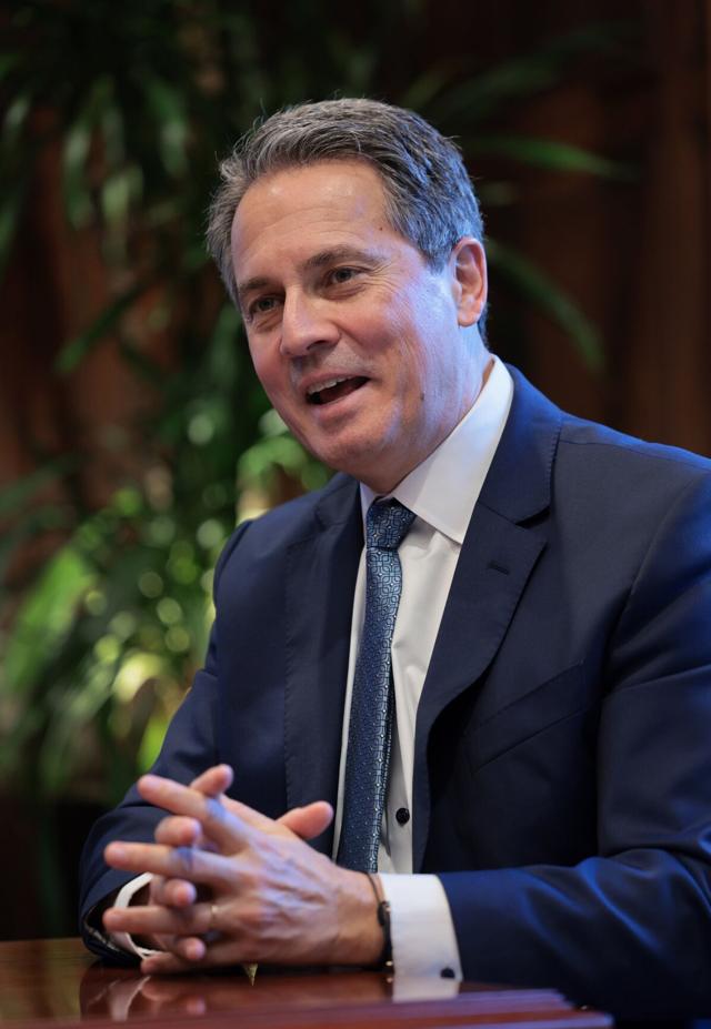 St. Louis Fed president sees 'patient' approach to rate cuts