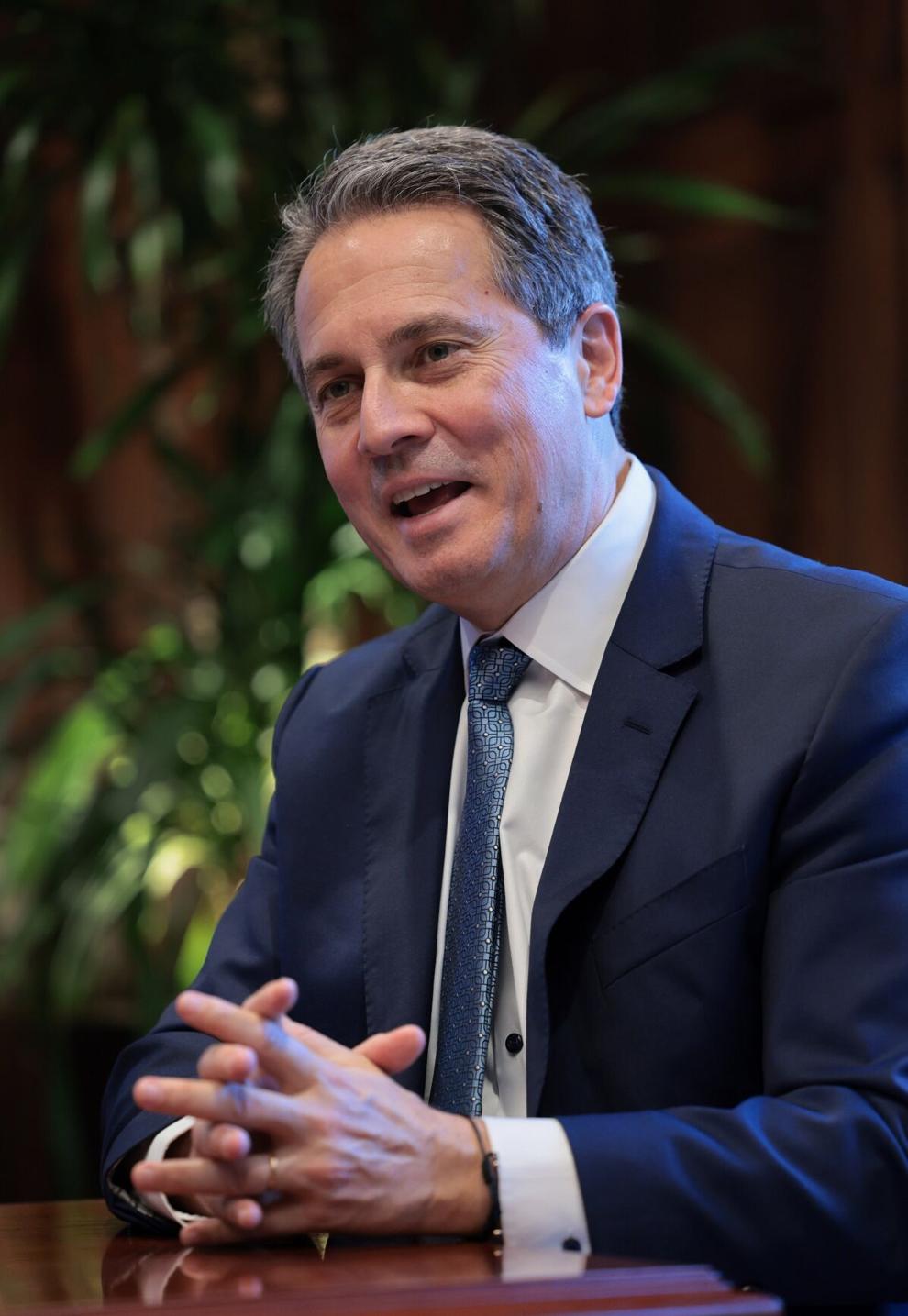 St. Louis Fed president sees 'patient' approach to rate cuts