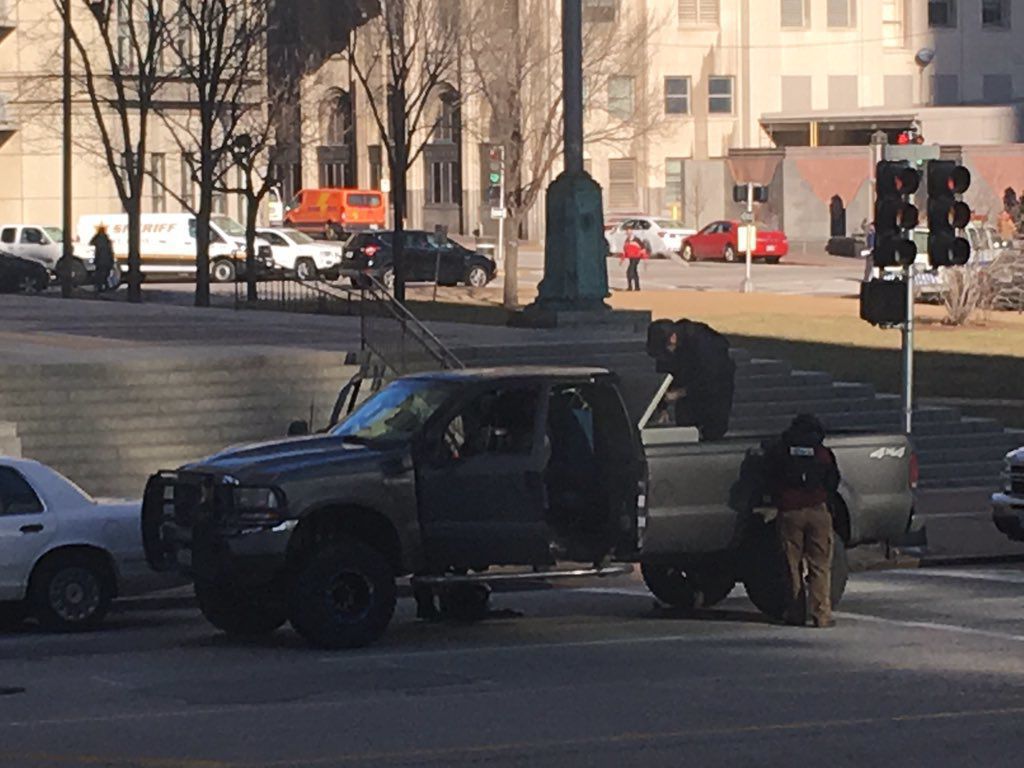 Lockdown lifted at St. Louis courthouses following bomb scare