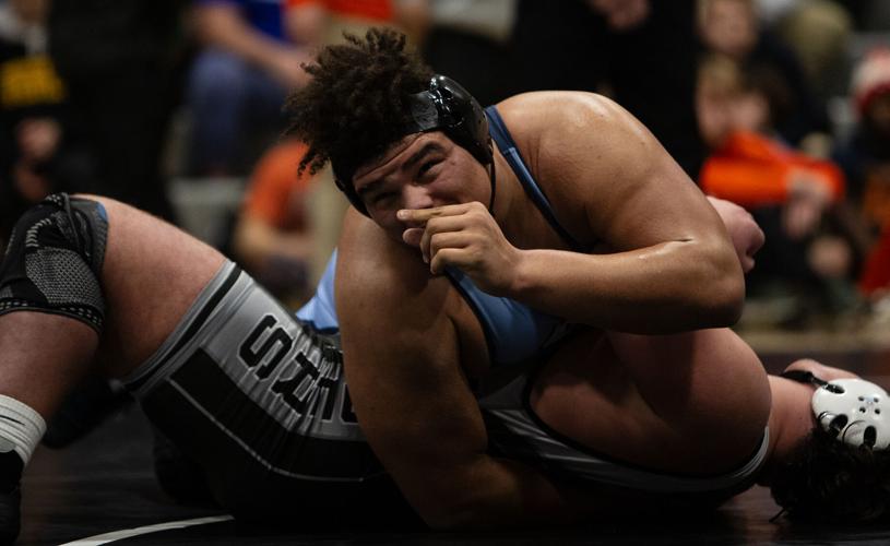Ten area wrestlers stay in title hunt in Illinois boys state tournament