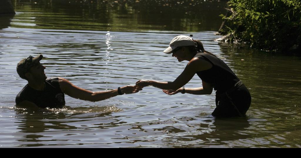 Mussel survey gauges the health of Illinois creeks and rivers