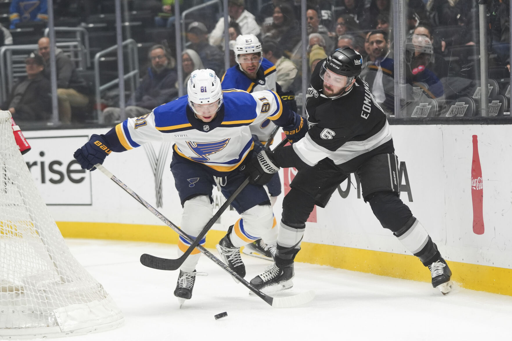 Blues head into trade deadline with 3-2 shootout win in Los Angeles