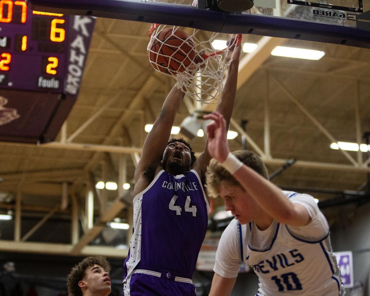 Zach Chambers helps Collinsville top Quincy to win first Holiday ...