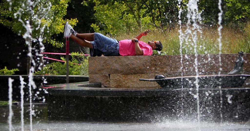 Hot nights let summer creep into record books