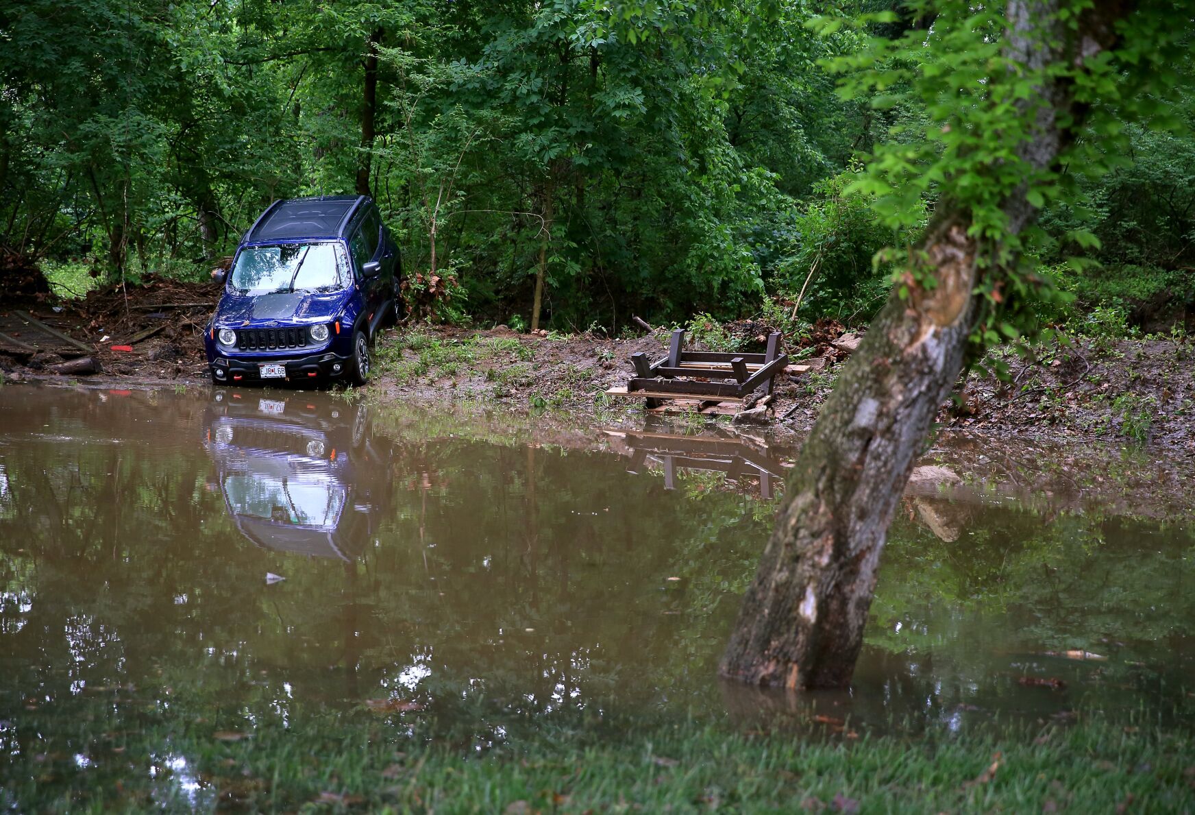 Flash floods strand motorists across St. Louis