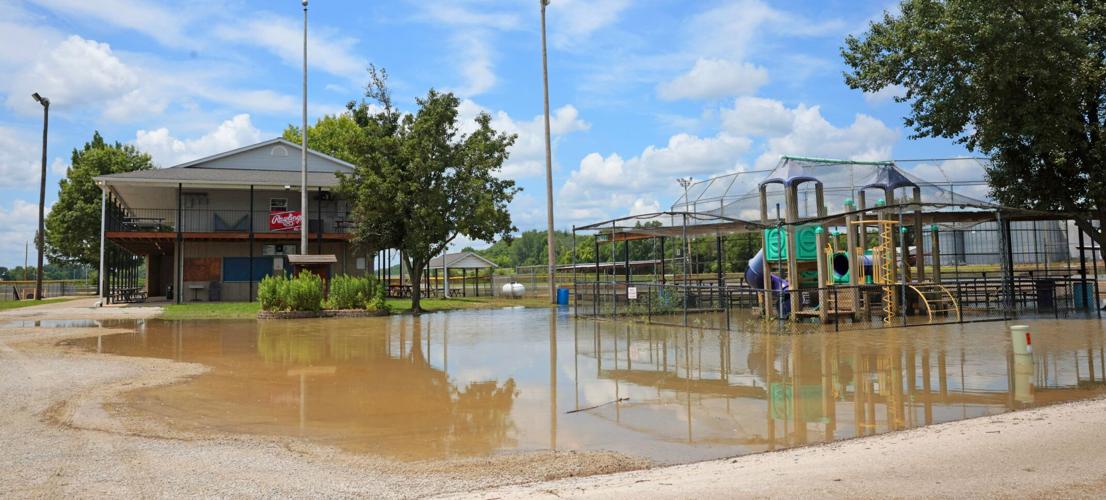 Flooding leaves Warren County town caked in mud