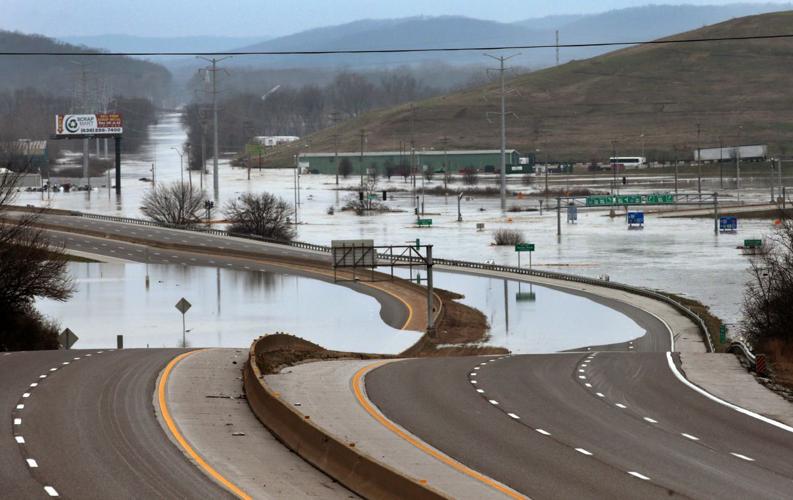 Flood closes 24-mile stretch of Interstate 44 west of 270