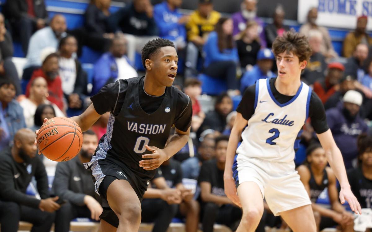 Vashon uses big third quarter to race past Ladue in battle of area No. 1s