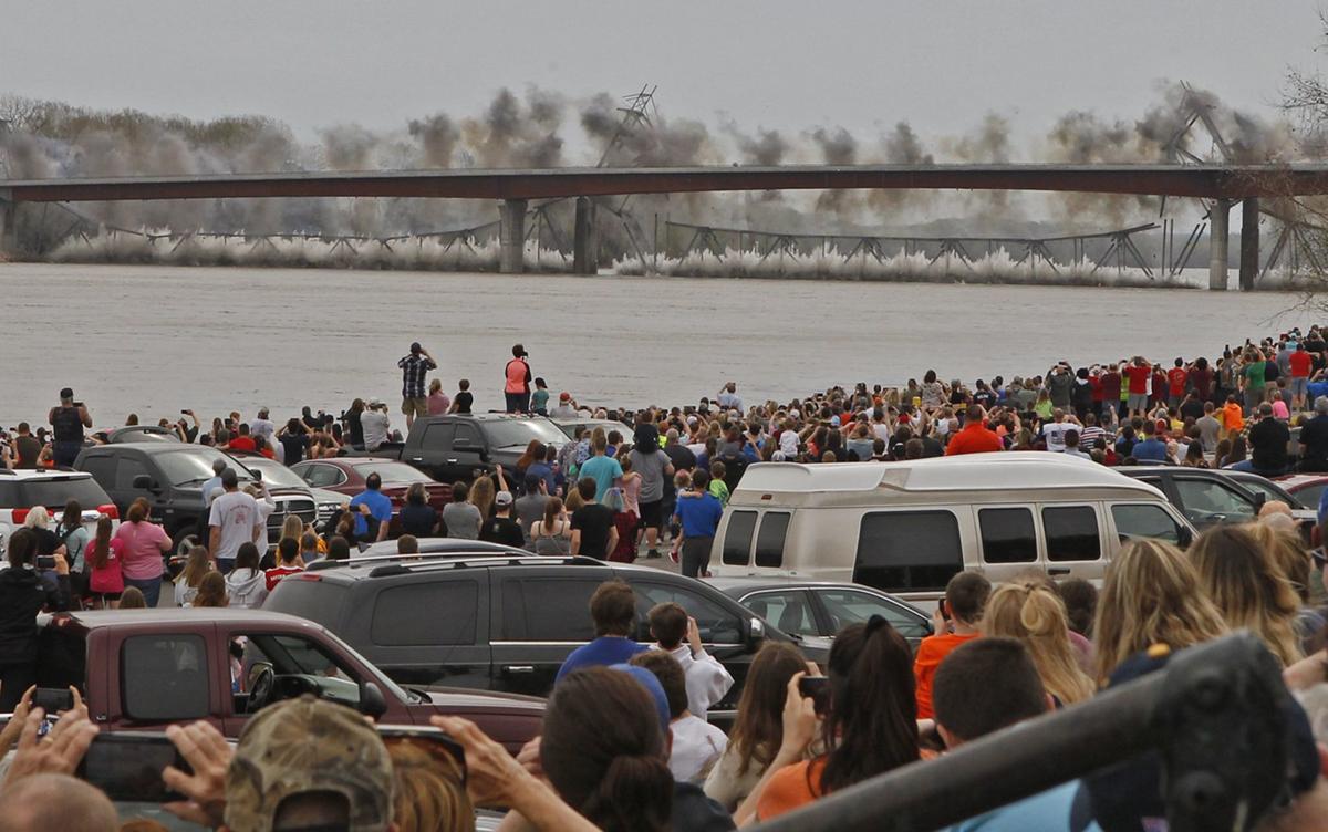 Photos: Thousands watch old Missouri river bridge come down