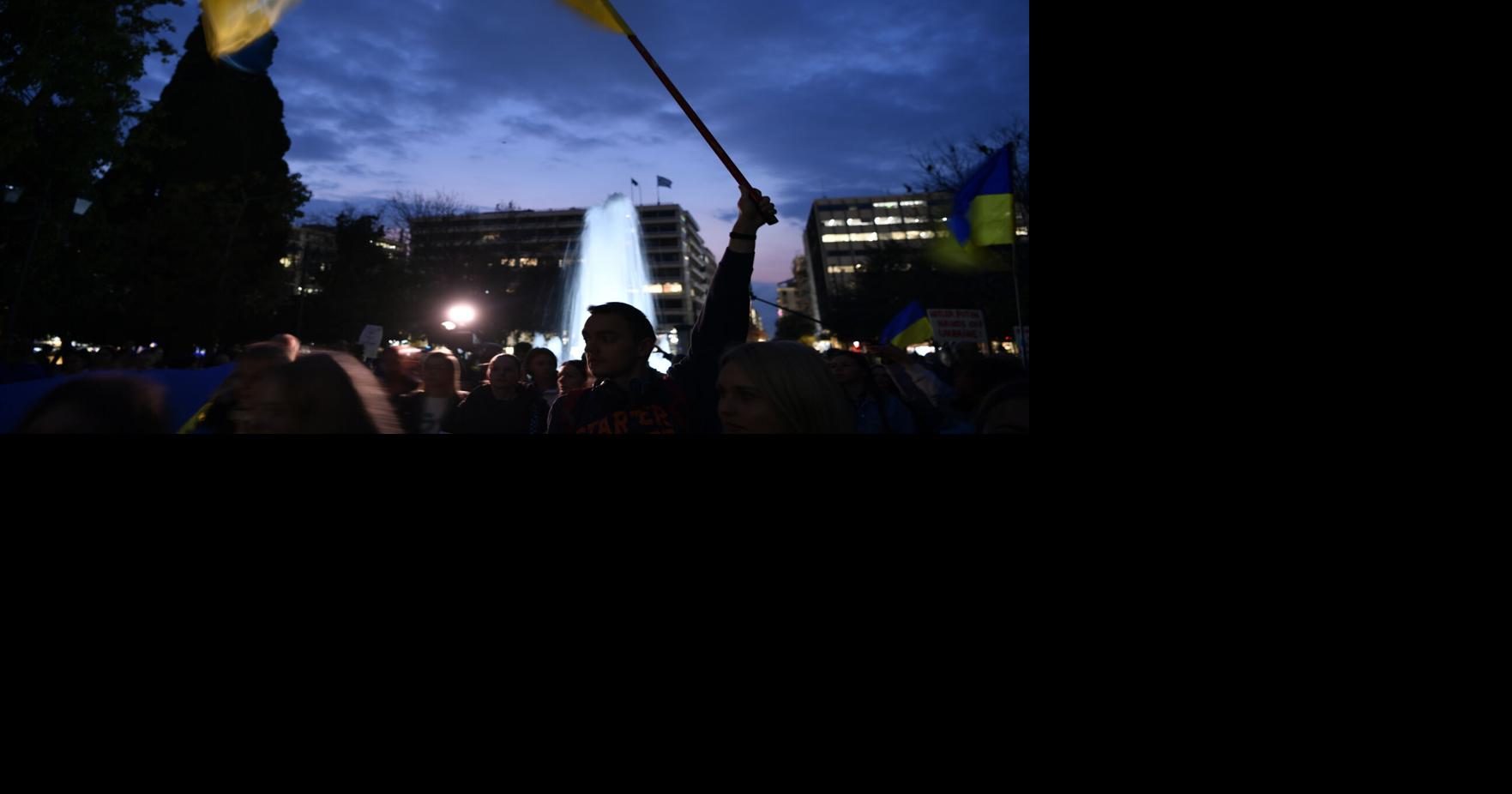 Photos: People across the world gather to mark war anniversary