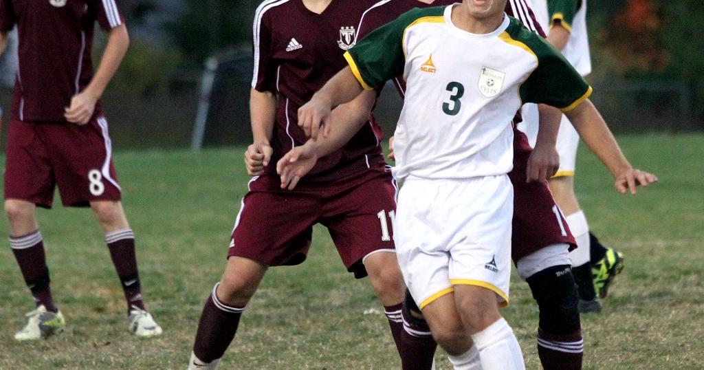 Tenth-ranked Trinity rallies late for 3-2 league victory at Kennedy