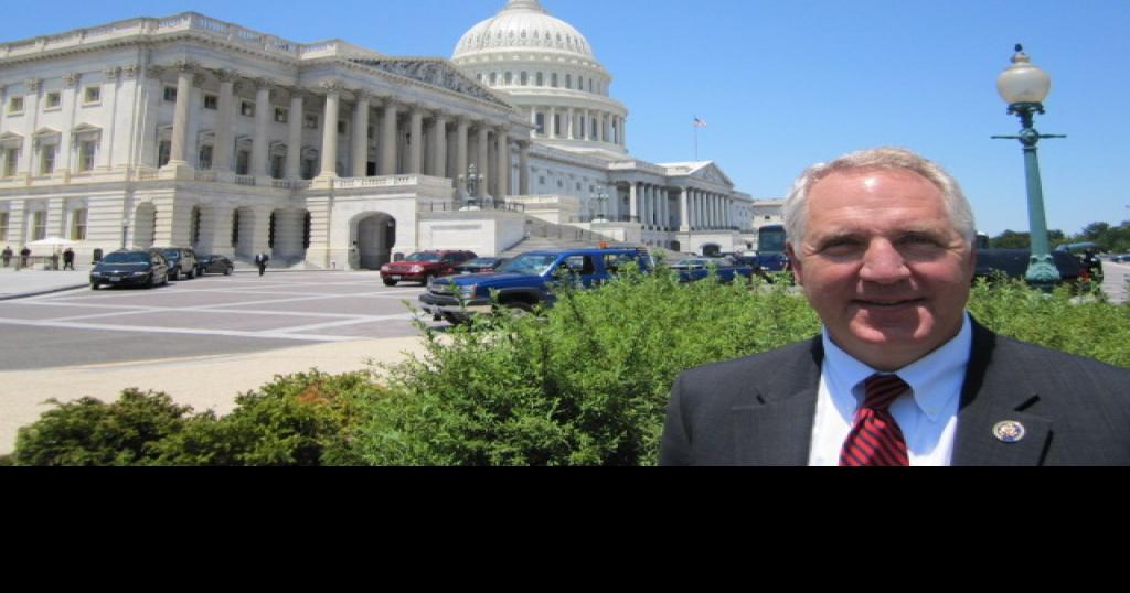 Rep. Shimkus opens drive to require autos running on nonpetroleum fuels