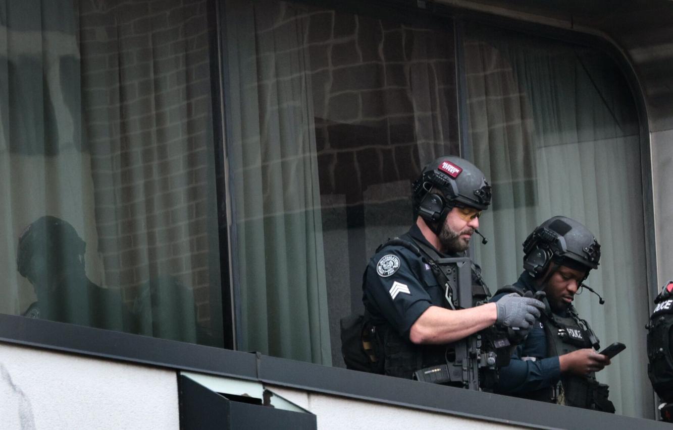 Man arrested after taking woman hostage at downtown St. Louis hotel ...