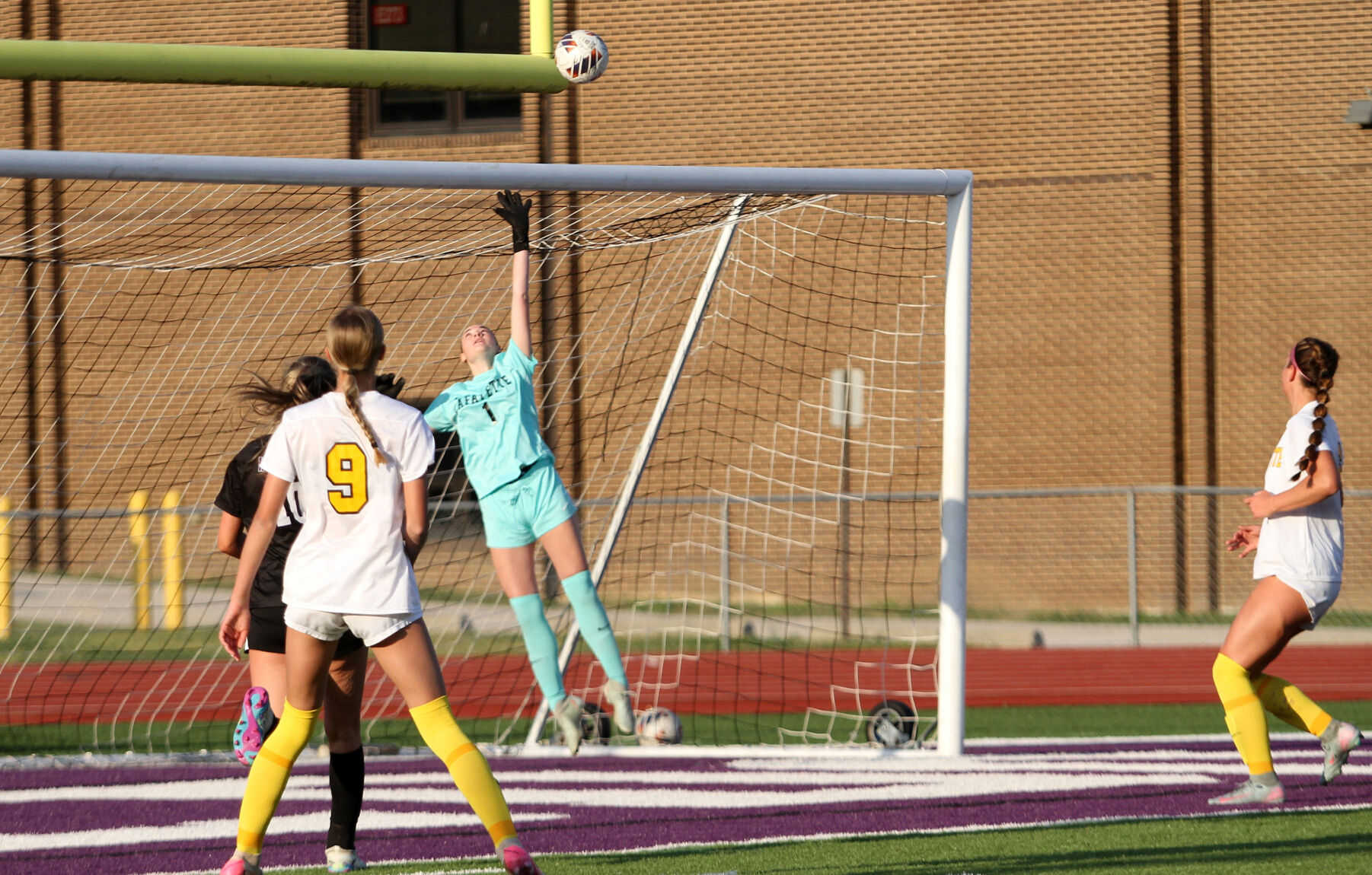 Lafayette builds early lead, hangs on for rivalry win over Eureka
