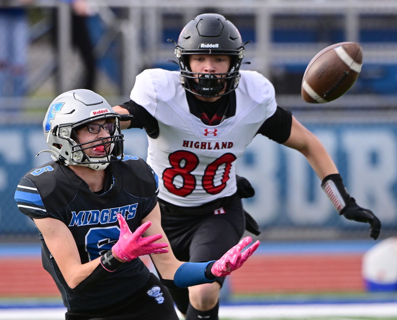 Freeburg makes big plays in many ways to top Highland in 4A playoff opener
