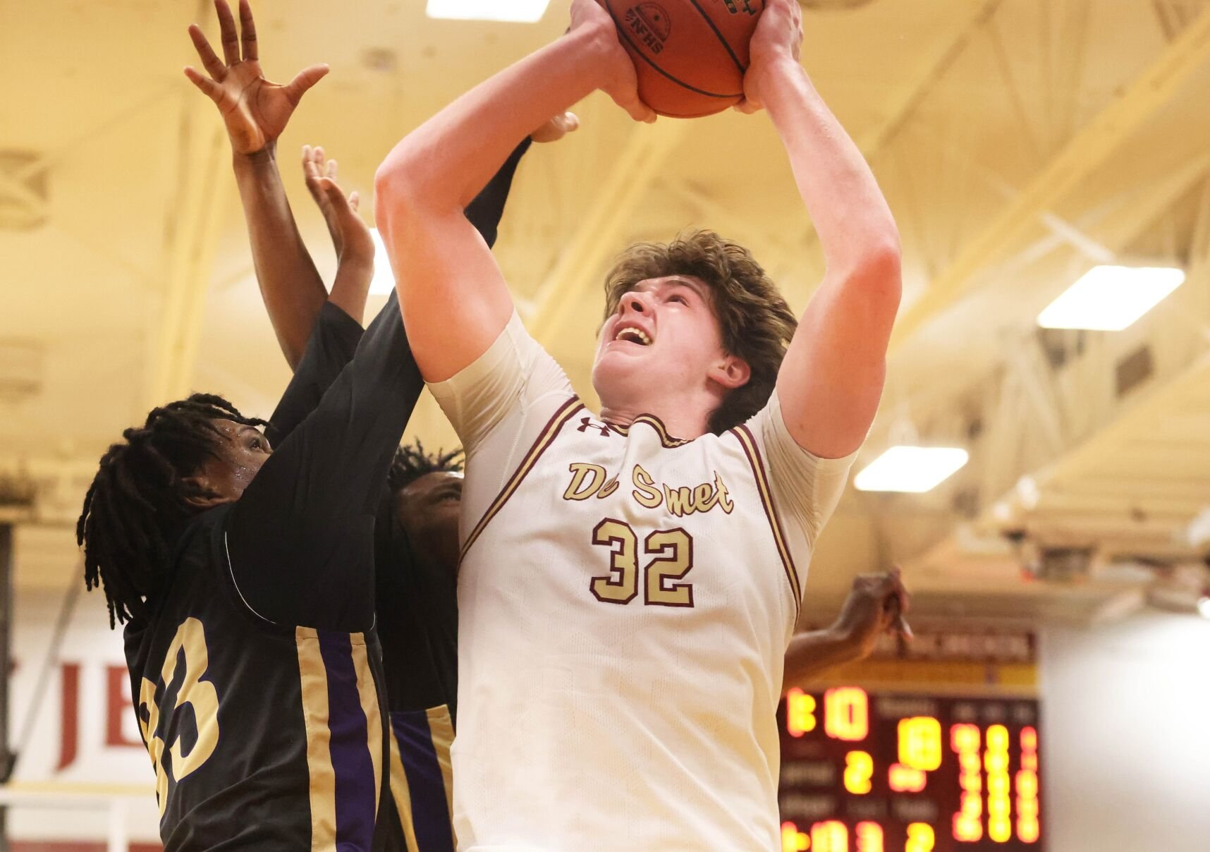 Big second half by Will Foulk helps De Smet top CBC in MCC opener