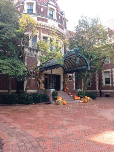 Tours of Busch family estate draw the curious