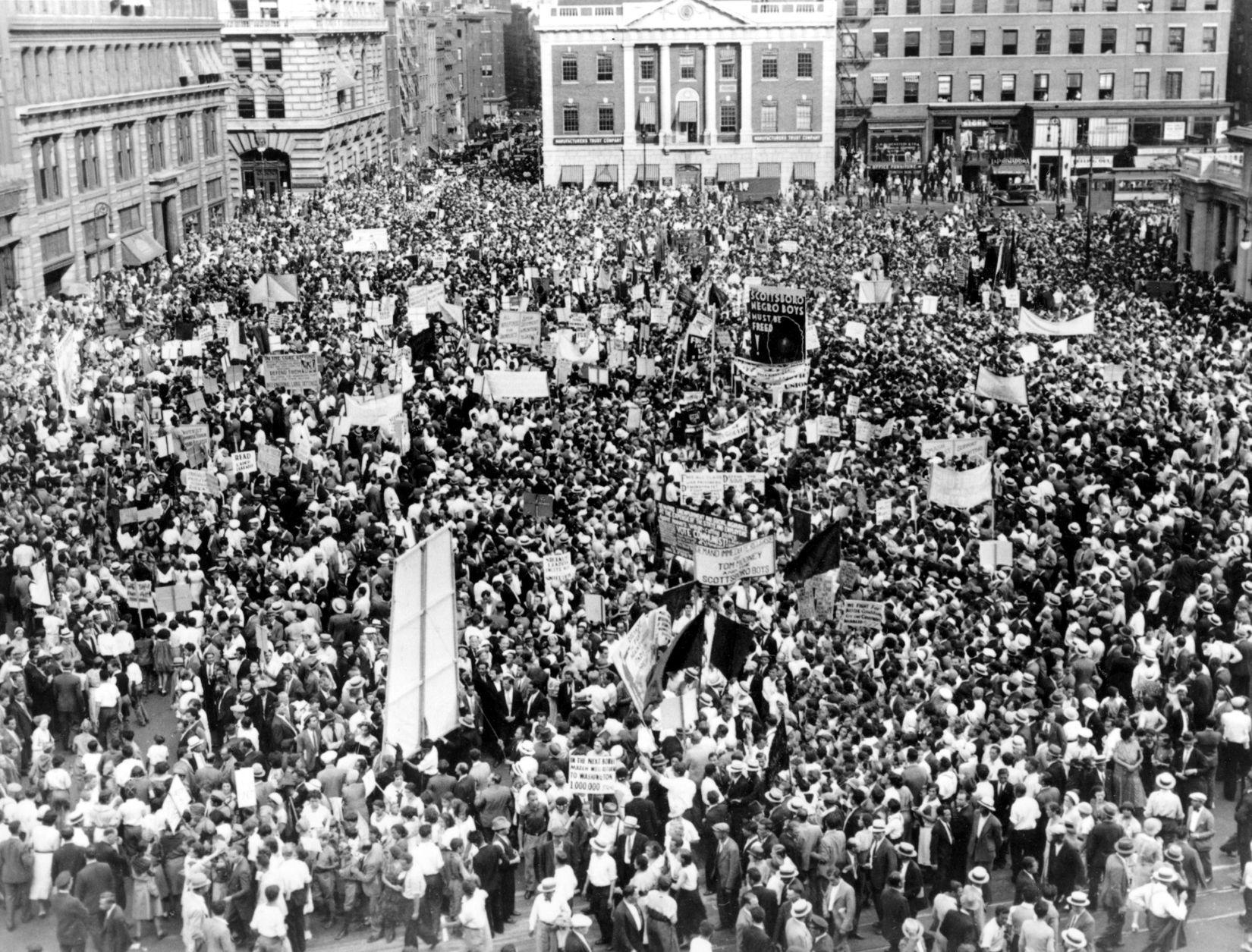 A Cardinals brawl and more: 30 iconic photos that were taken on Aug. 1