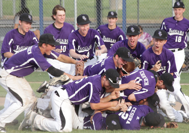 Fort Zumwalt West outlasts Francis Howell North in wild one