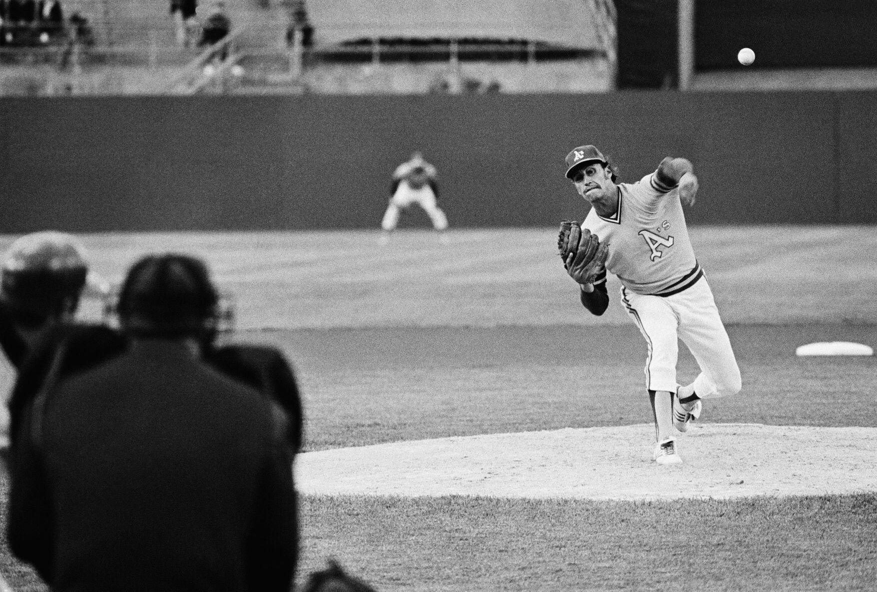 St. Louisan Ken Holtzman, who threw 2 no-hitters for Cubs and won 3 ...