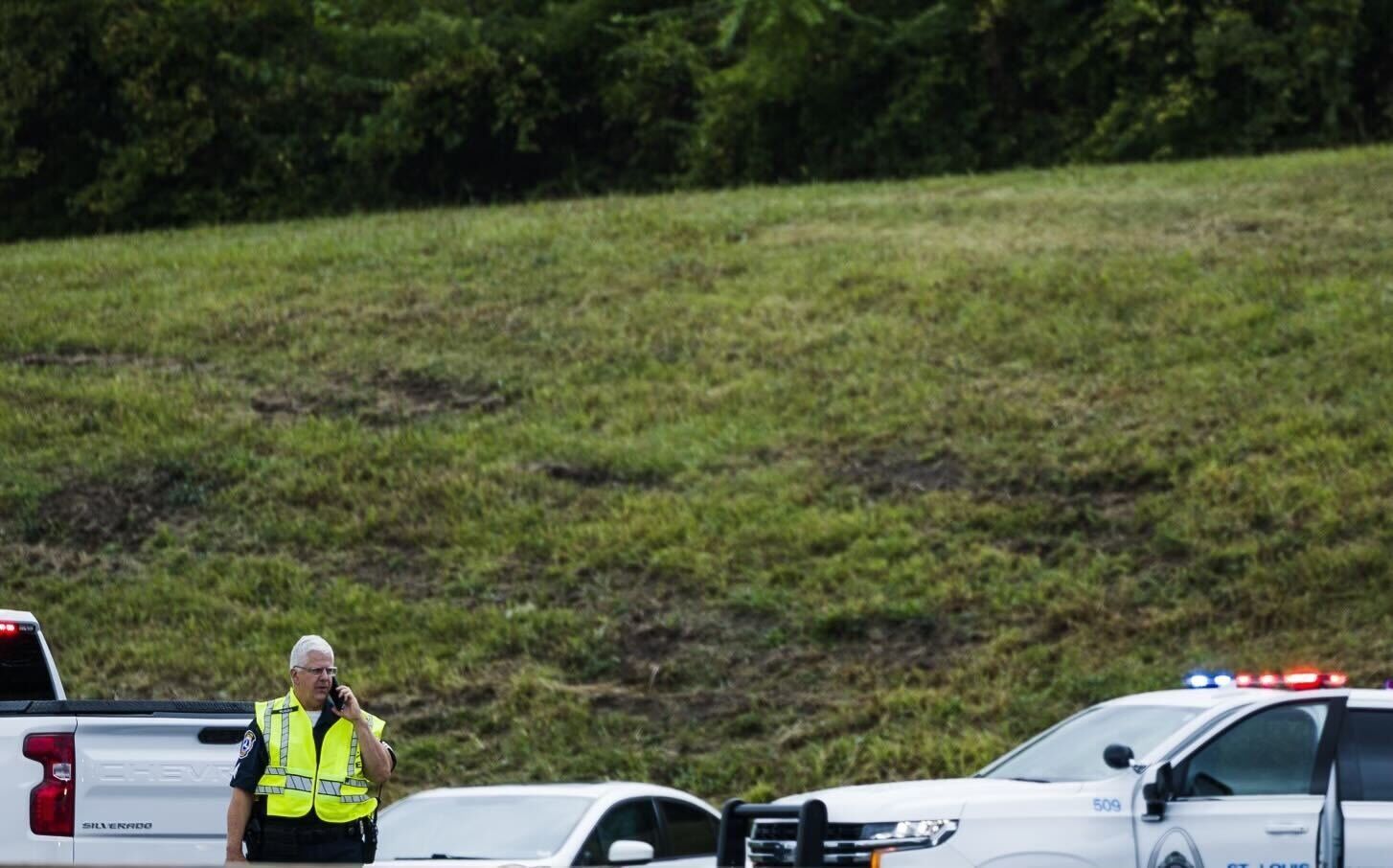St. Louis police officer dies after being hit by car on I-70