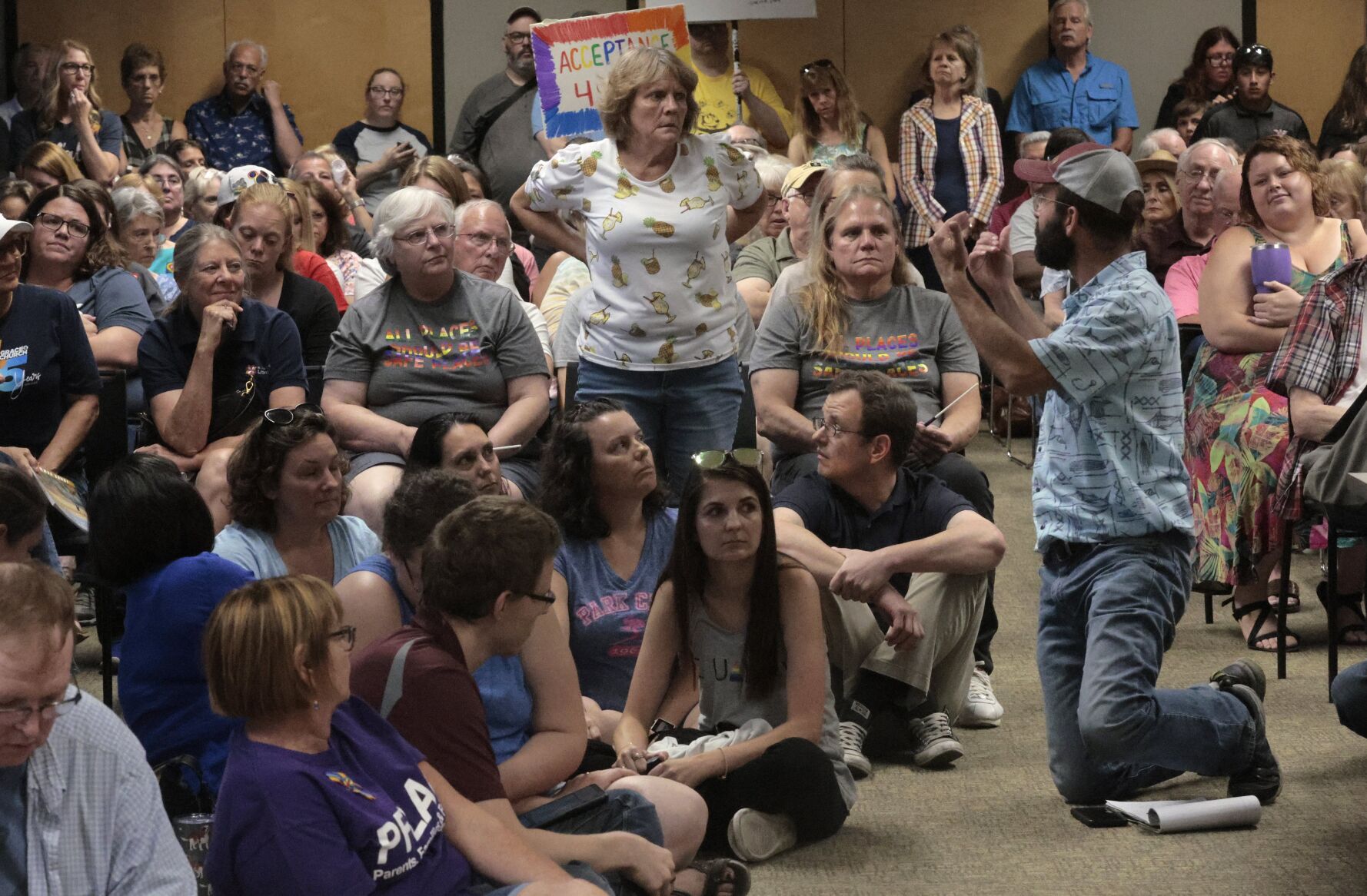 More than 350 people pack St. Charles library meeting in fight over ...