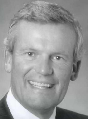 Banker sues Reliance Bank over pay