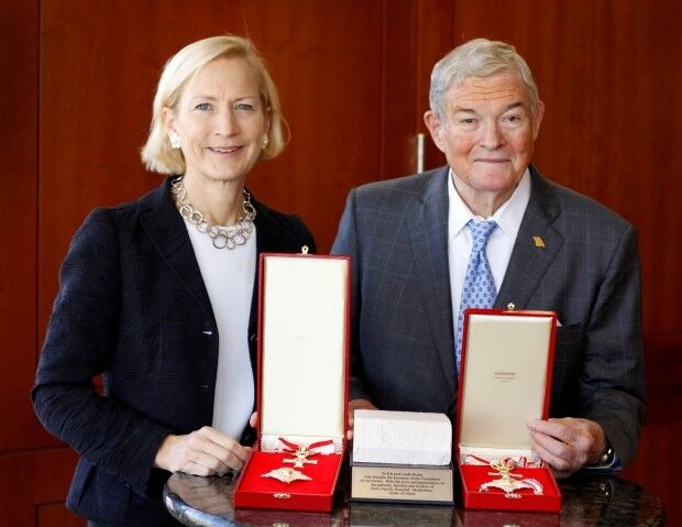 Kit Bond honored for hospital work