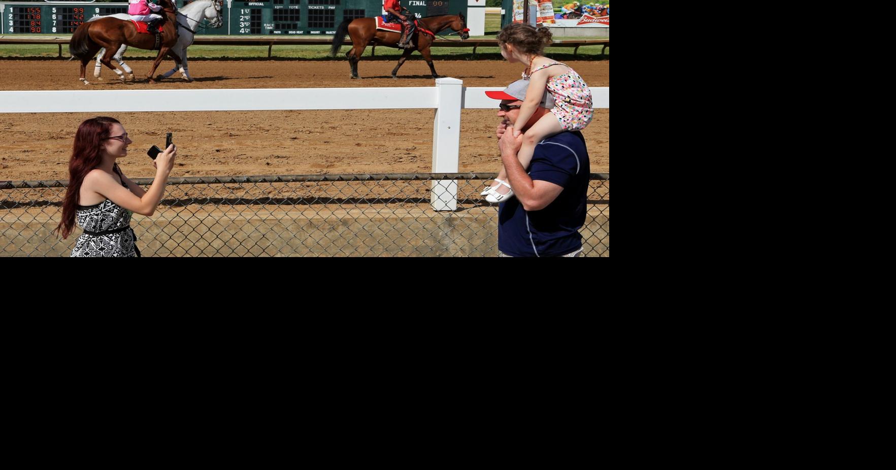 Fairmount Park starts live racing Tuesday