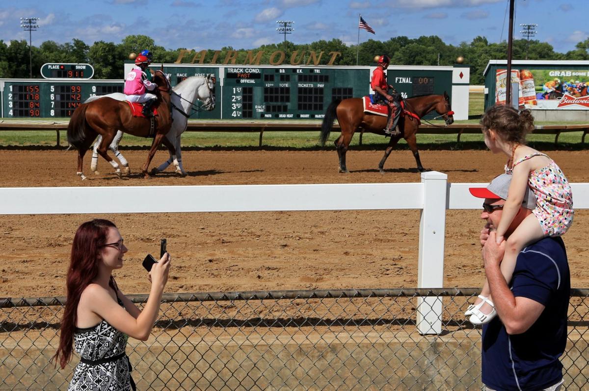 Fairmount Park starts live racing Tuesday