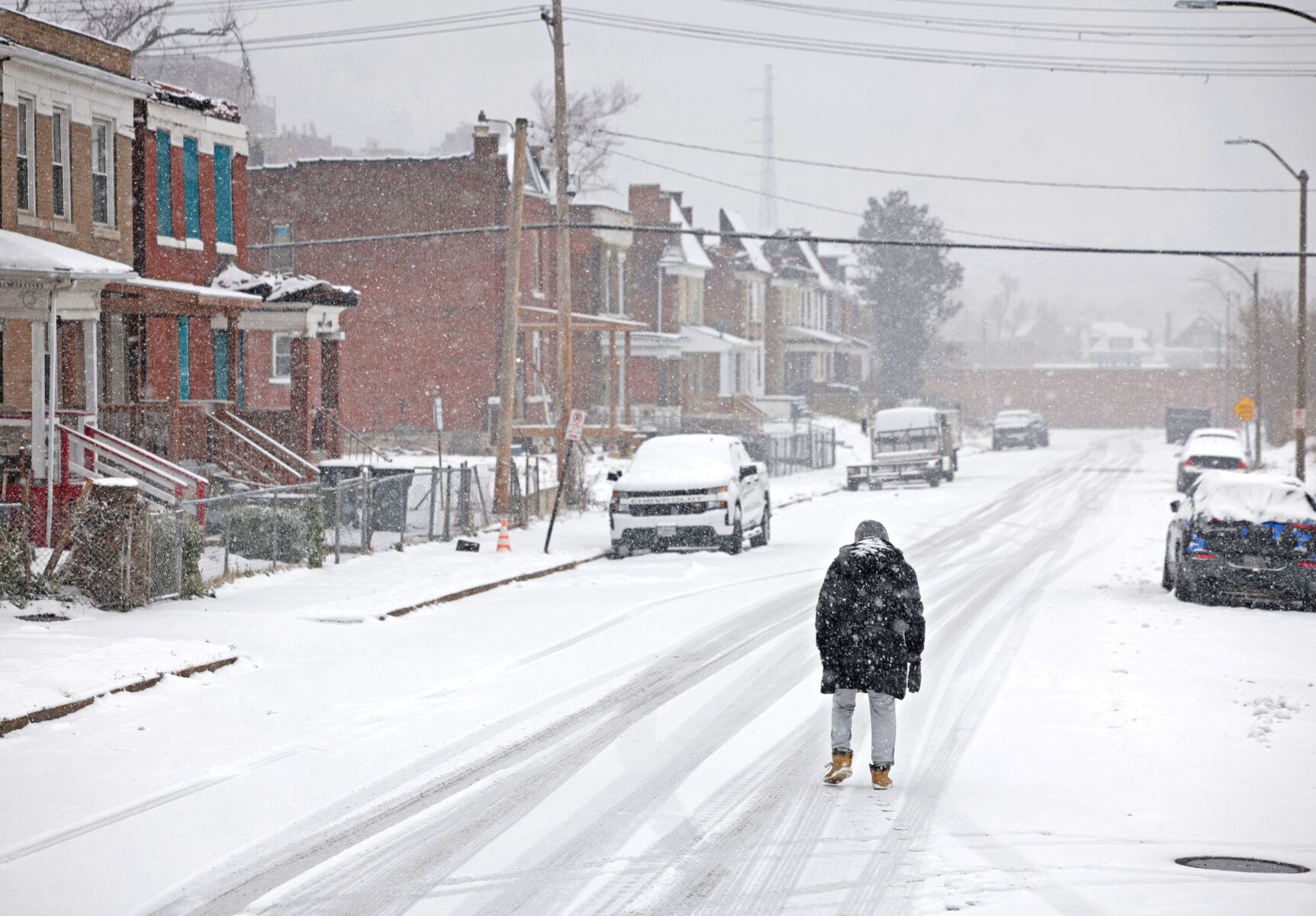 St. Louis gets more snow, could snarl evening commutes