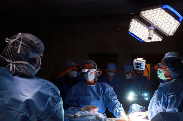 High-tech goggles give surgeons 'sci-fi' vision