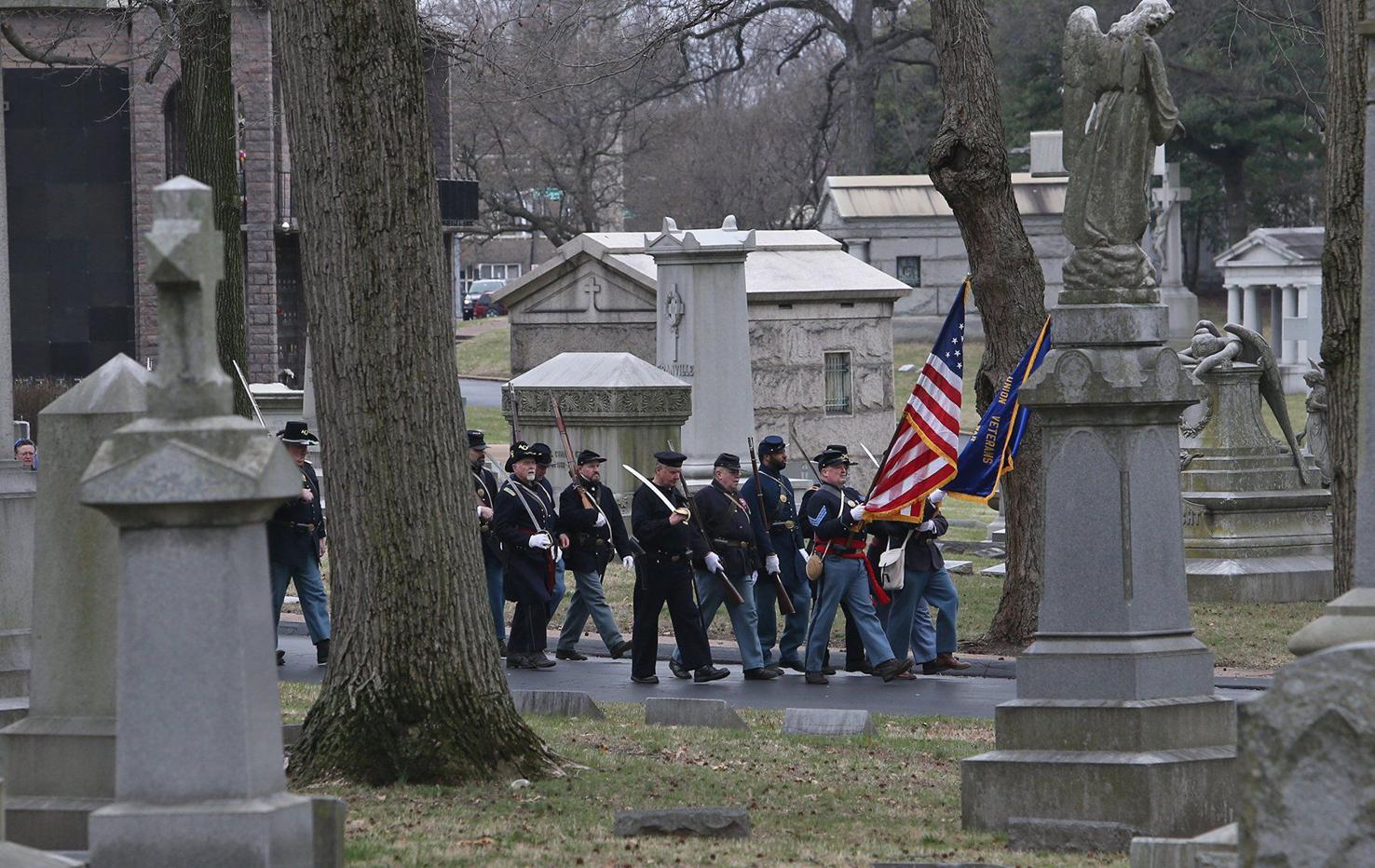 Group honors Civil War Gen. William Tecumseh Sherman, buried in St. Louis