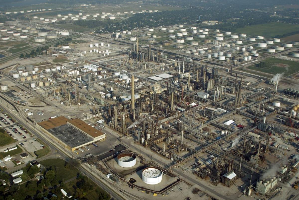 Wood River refinery cooling tower collapses, shutting gasoline unit | Business | stltoday.com