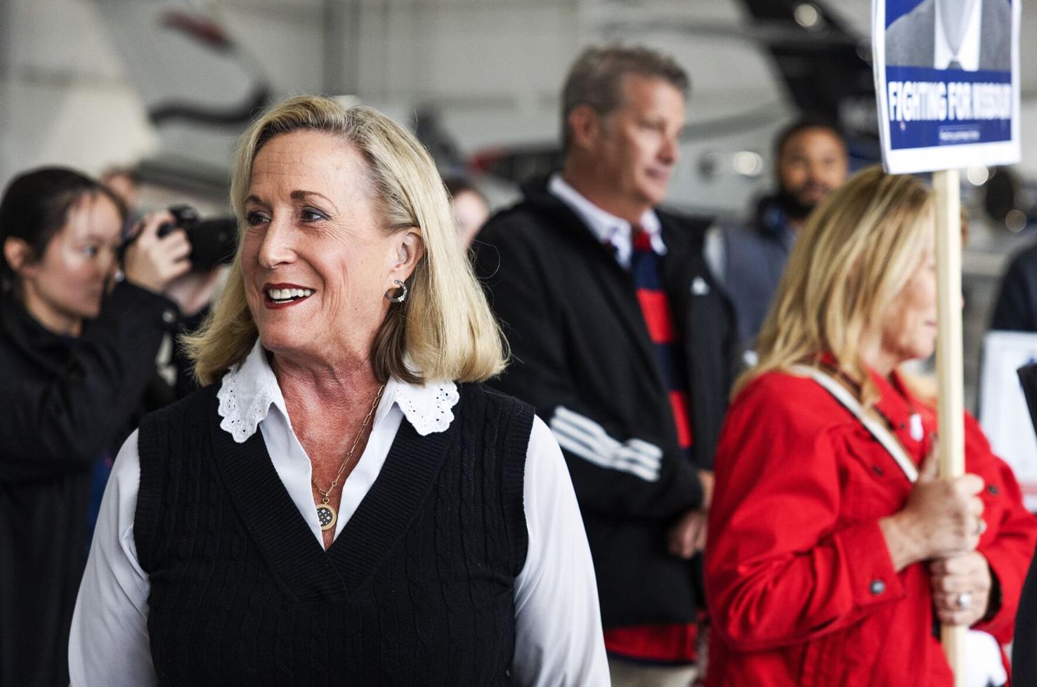 Over 1,000 attend Chesterfield town hall led by prominent Democrat in ...