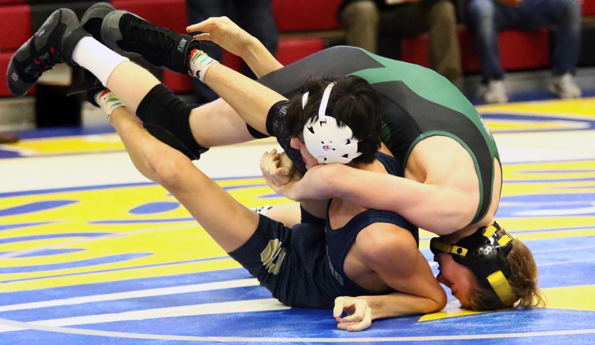 Edwardsville holds on against Seckman to win Ron Sauer Tournament ...