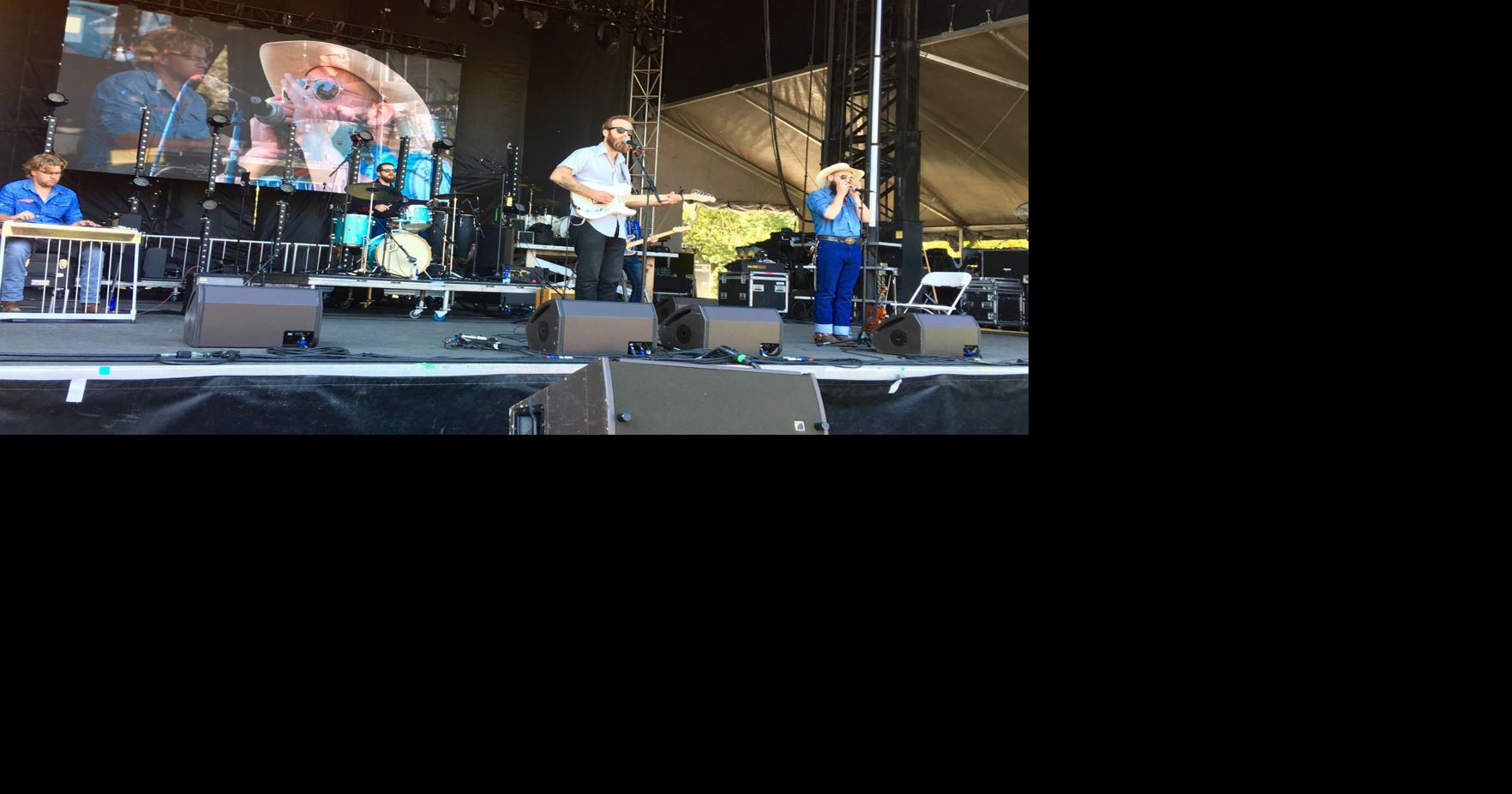 Country artist Jack Grelle sings of St. Louis' struggles