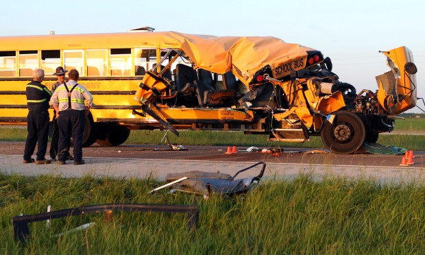 More than a dozen students hurt in bus crash near Litchfield, Ill.