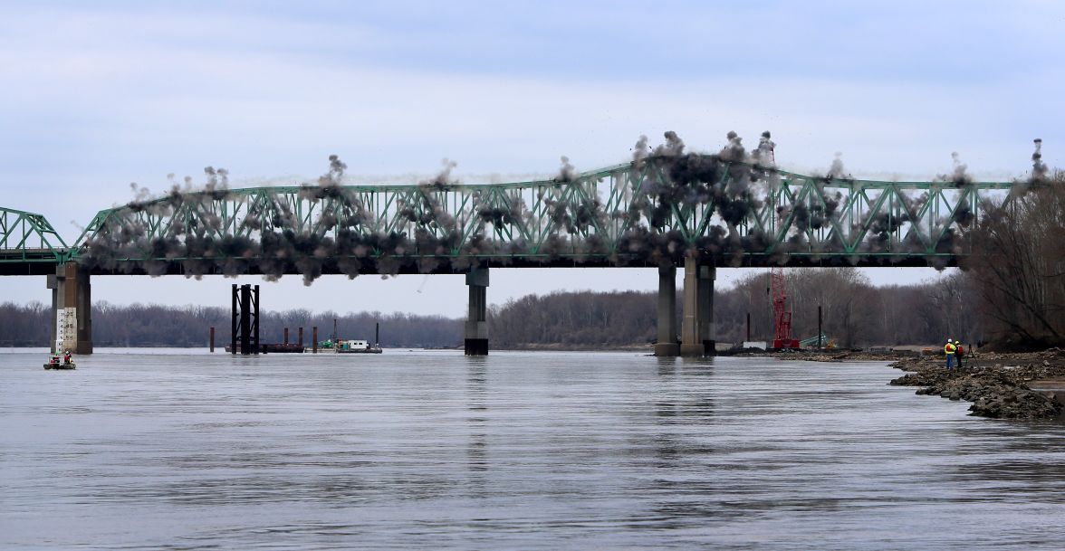 Blast fells old westbound Boone Bridge span | Metro | stltoday.com