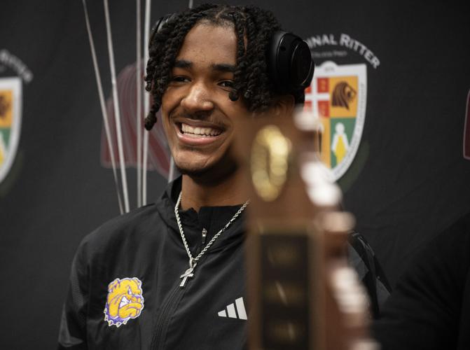 Cardinal Ritter teammates Antwon McKay Jr., Dominique Dixon prepare for ...