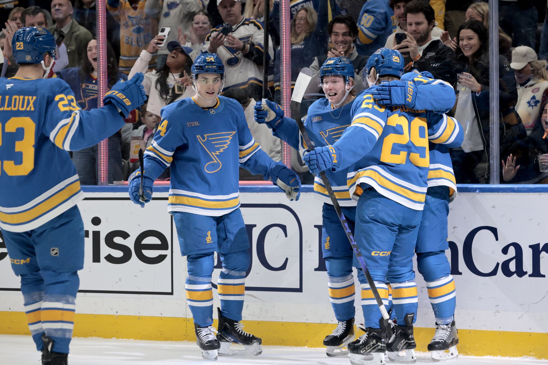 Binnington guides Blues past Canadiens to sweep back-to-back