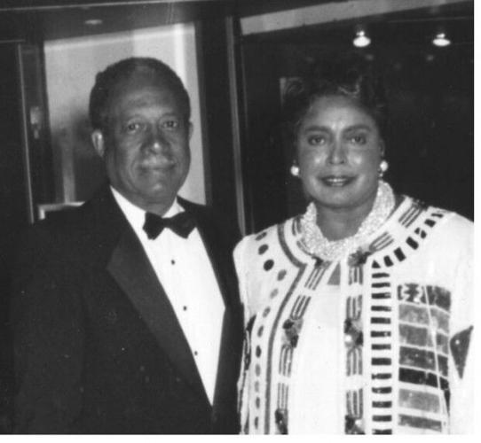 Dr. Les Bond dies; surgeon made history as first black on Lindell Boulevard